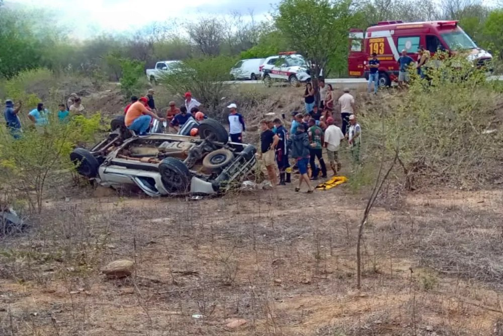 Capotamento na BR-230 deixa um morto e seis feridos, incluindo duas ...